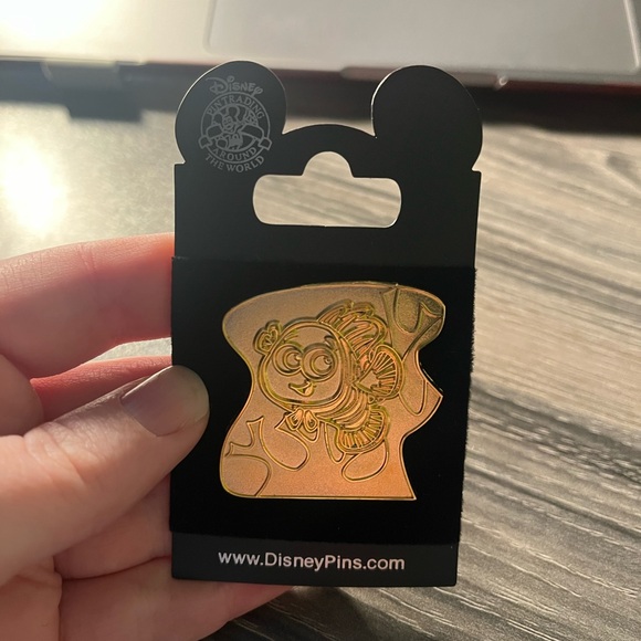 Disney | Accessories | Mystery Nemo Gold Chaser Finding Nemo Disney Pin ...